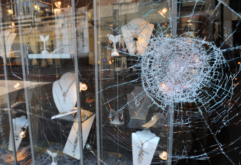 10 tips to protect your shop against robbery