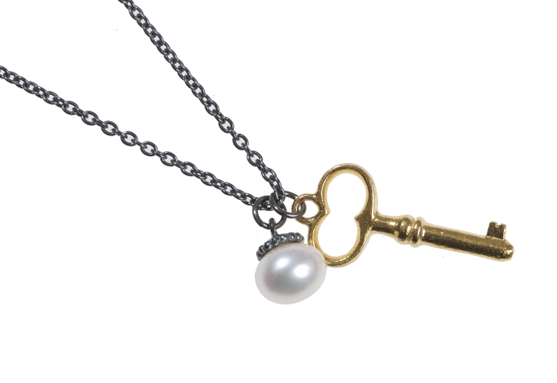 Alexis Dove launches new Curio range at IJL