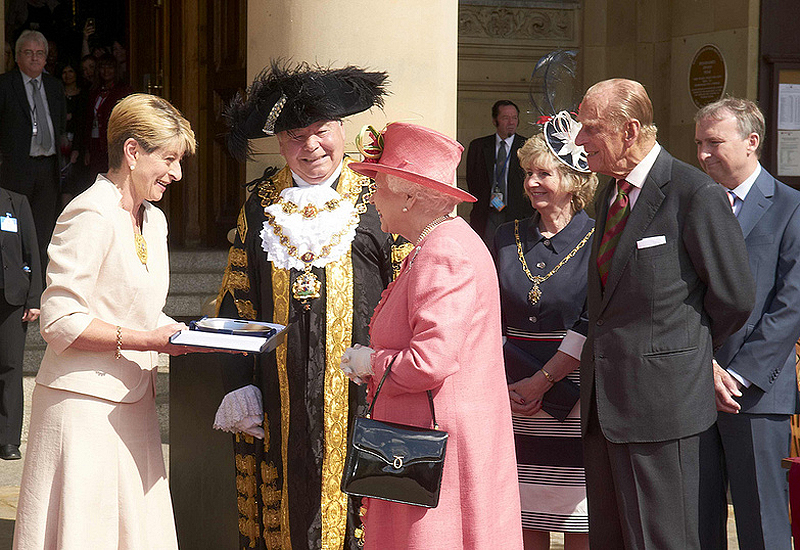 Queen meets team at BAO
