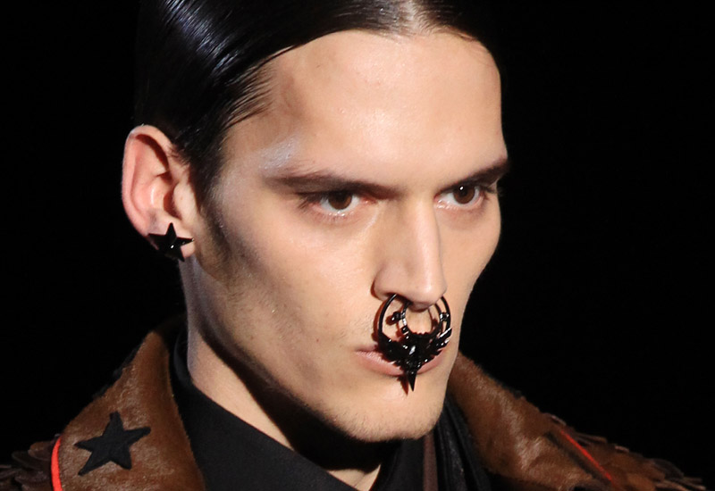 Does Givenchy nose a good trend or what?
