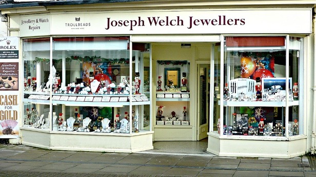Jeweller describes sentences given to smash and grab robbers as “a joke”
