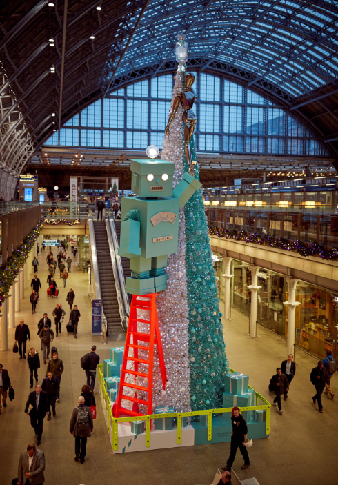 Tiffany & Co takes over busy London train station