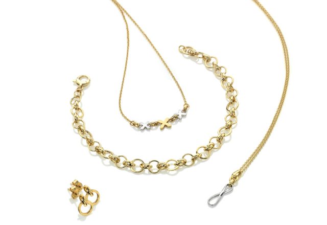 Curteis reinvents the classics for AW22