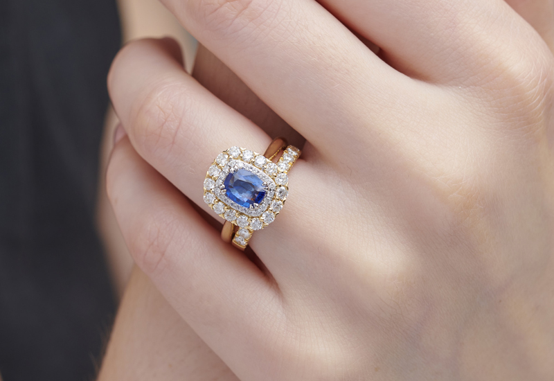 Beautiful bridal on any budget, with River Mounts