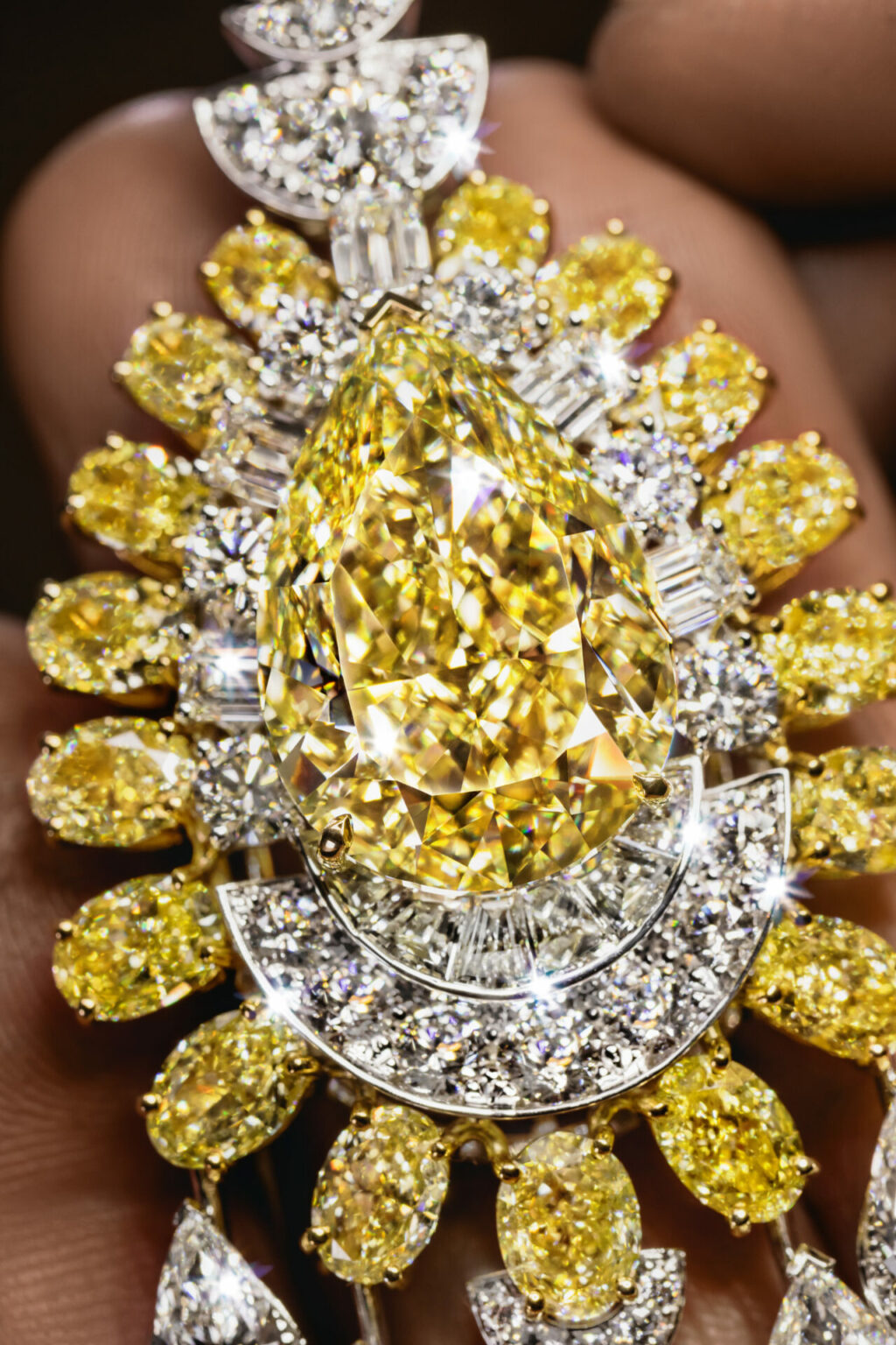 HAUTE COUTURE WEEK: Graff celebrates yellow diamonds