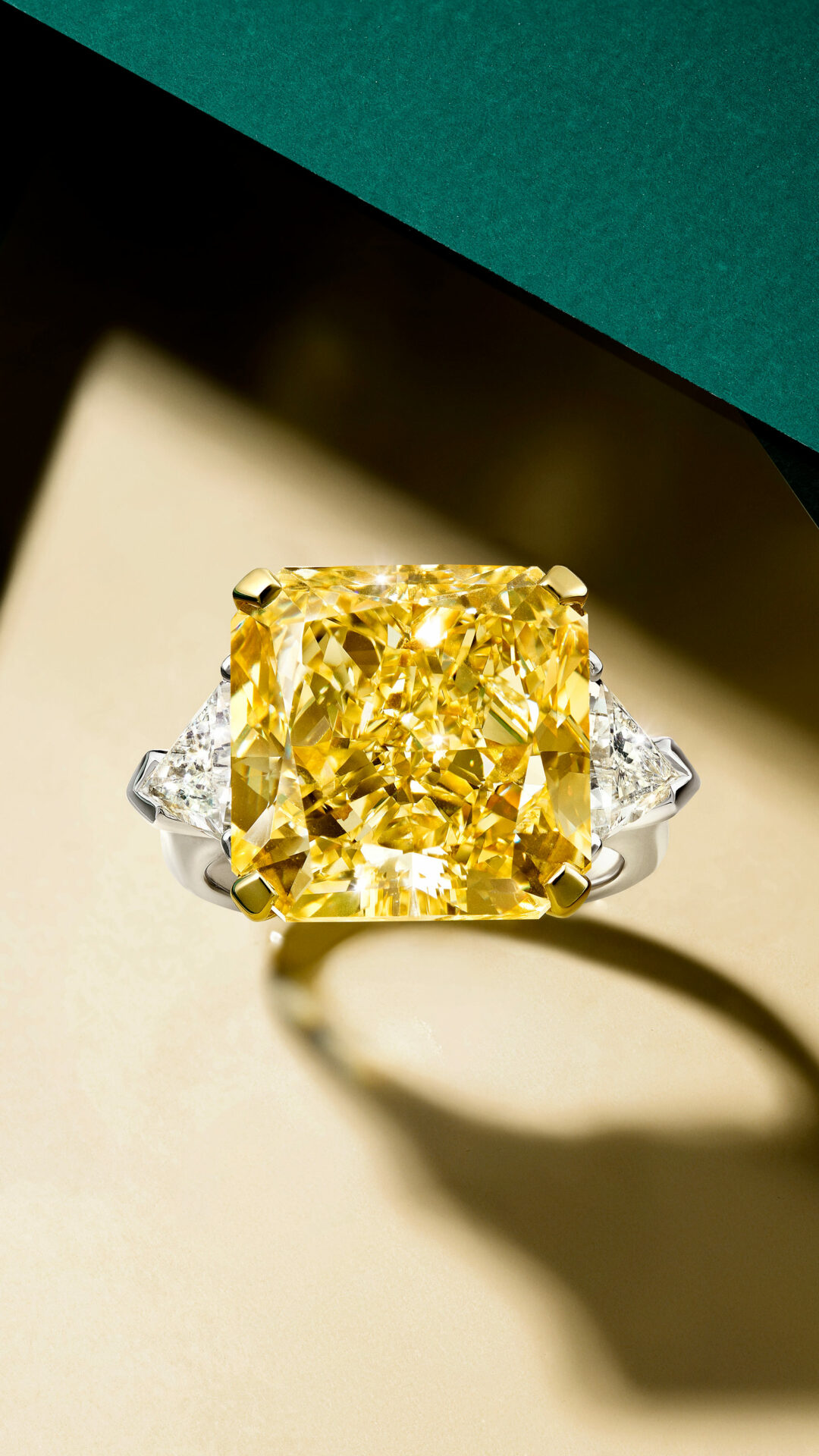 HAUTE COUTURE WEEK: Graff celebrates yellow diamonds