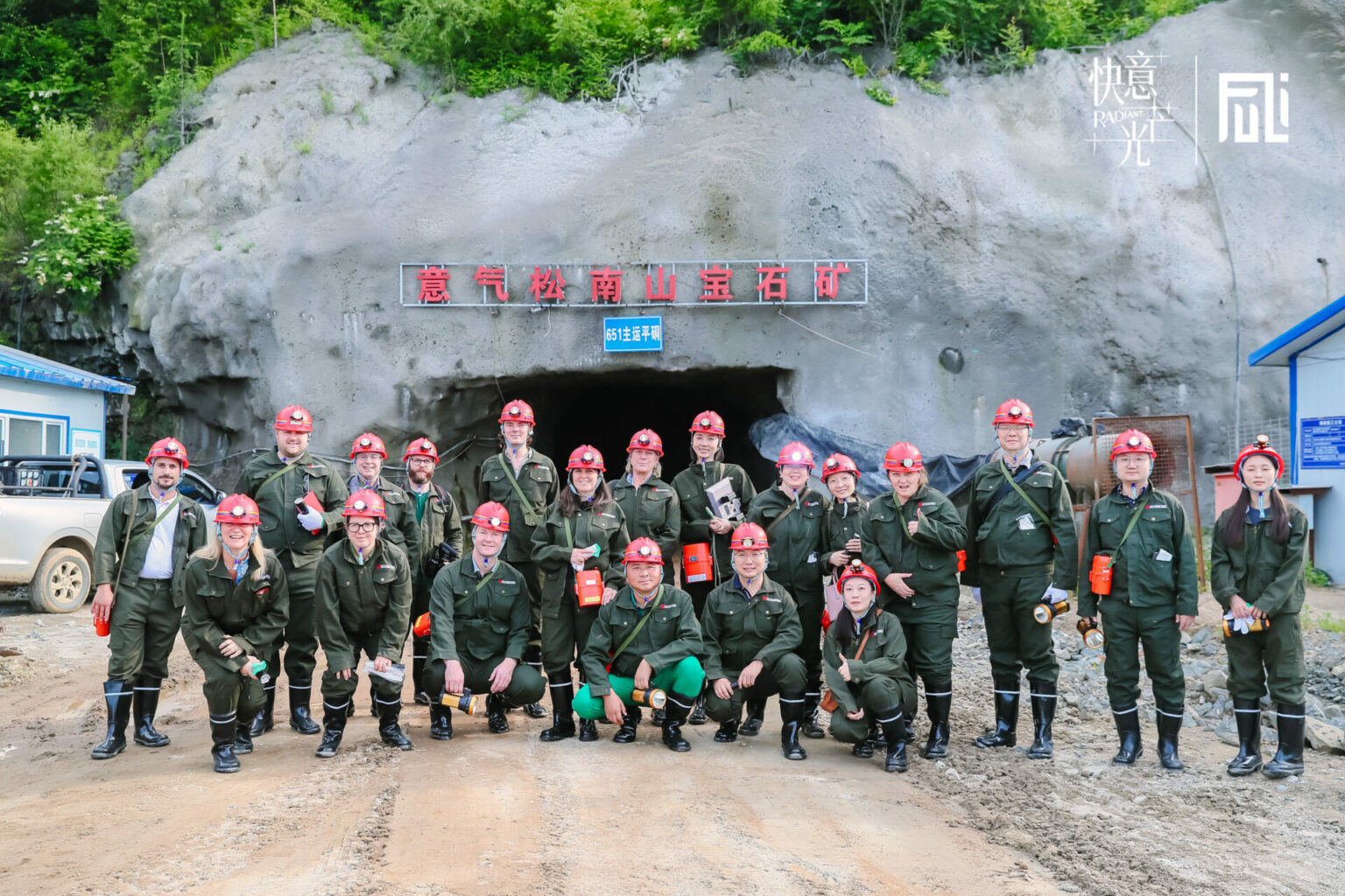 Industry professionals take deep dive into Fuli Gemstones mine Industry professionals take deep dive into Fuli Gemstones mine