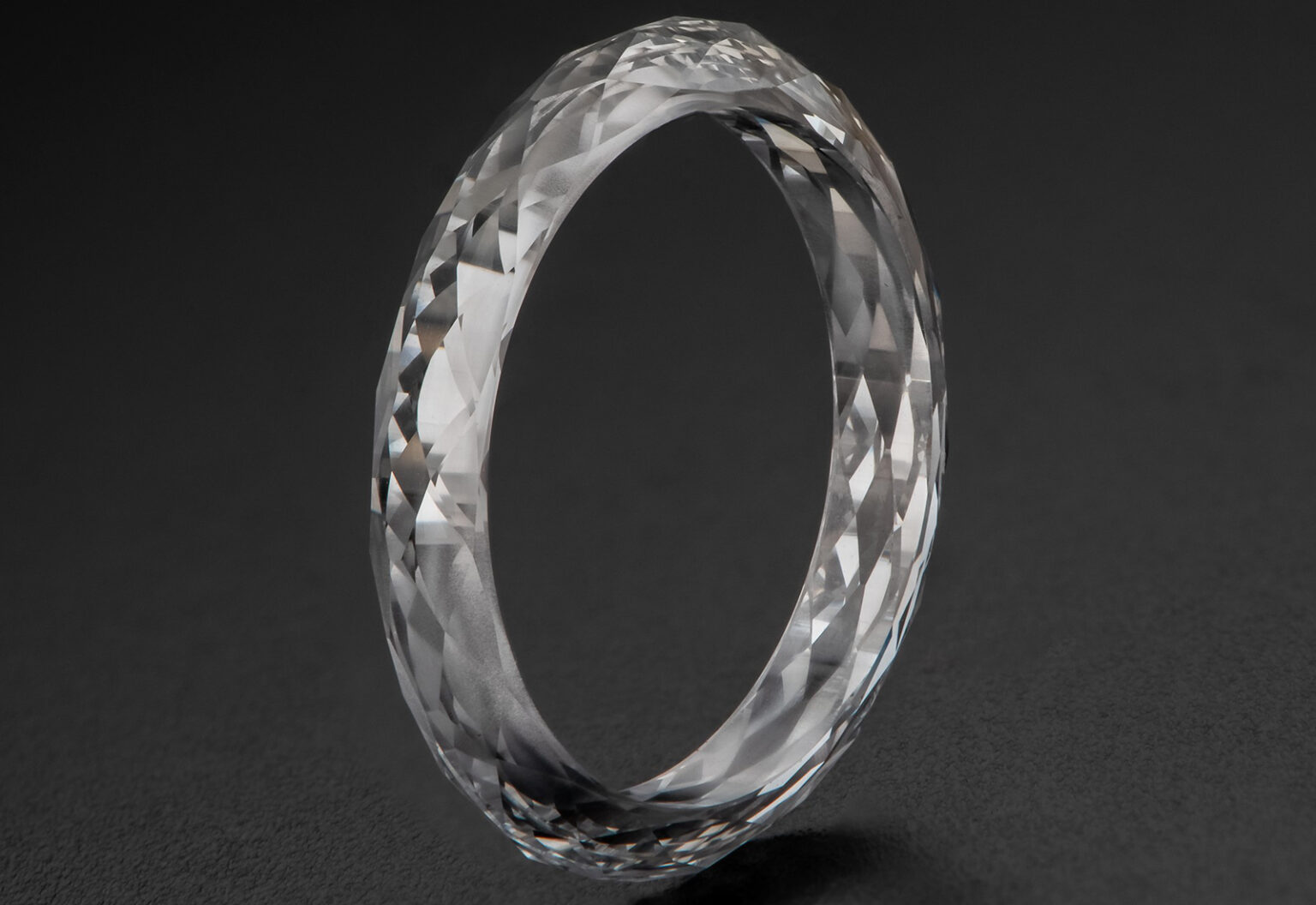 GIA evaluates solid lab-grown diamond ring