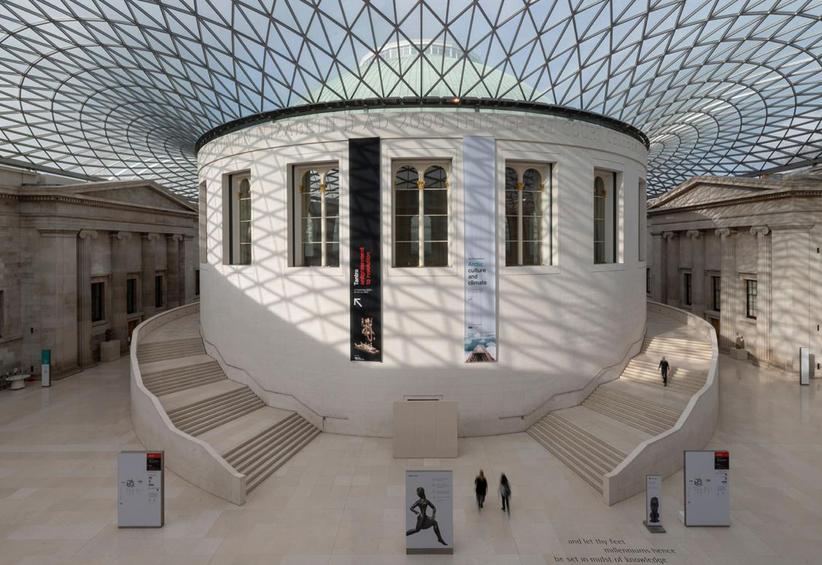 British Museum has gold jewellery and precious stones stolen