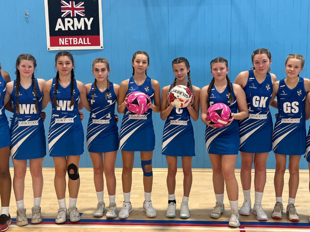 Hinckley Jeweller sponsors local school netball team