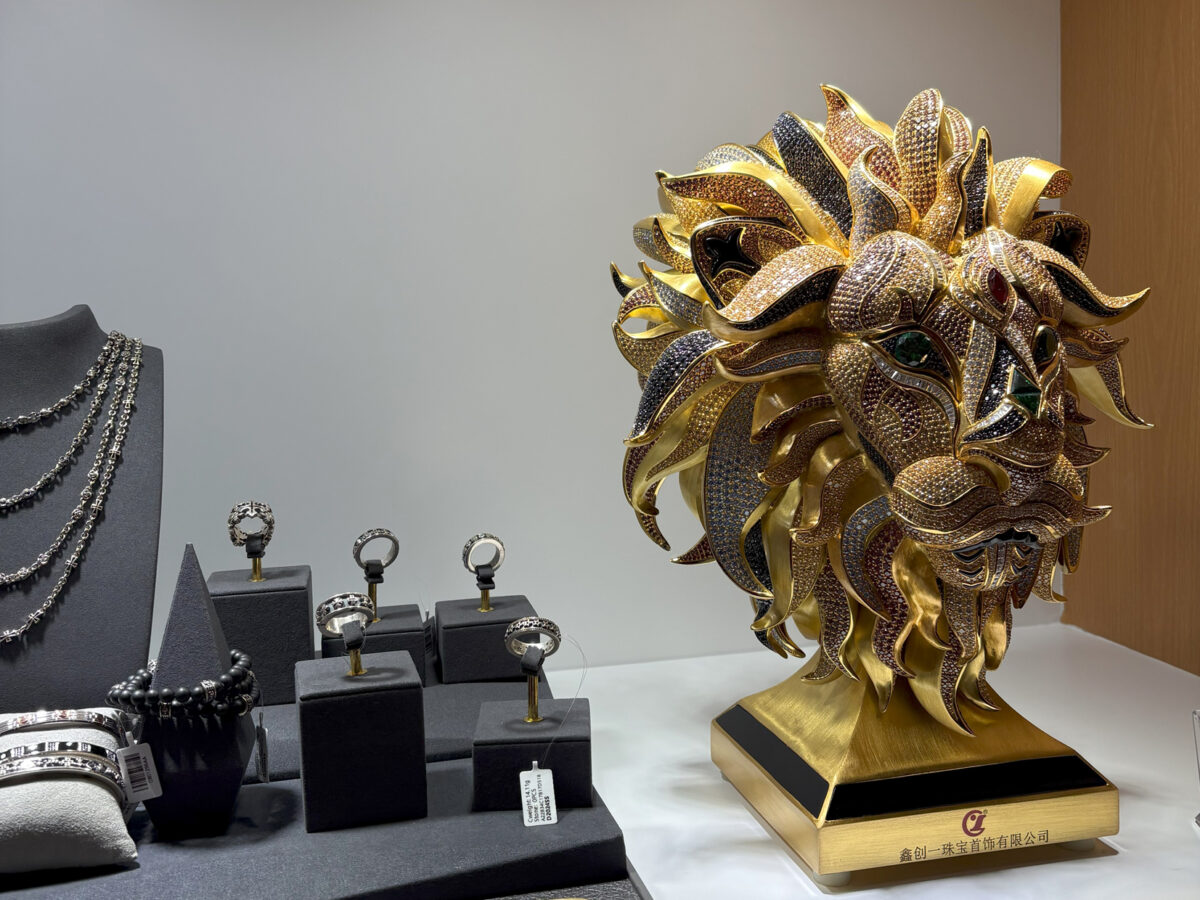 WHITAKER'S WEEKLY: Getting stuck in at Hong Kong's 'twin jewellery shows'