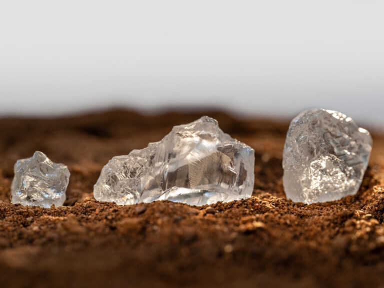 De Beers discovers diamond host rock field in Angola