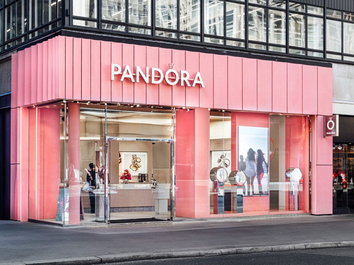 Pandora celebrates art and self-expression at Oxford Circus