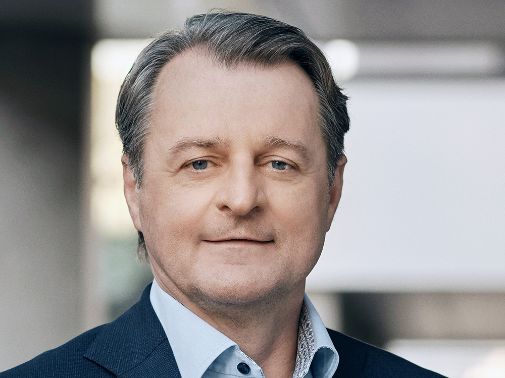 Pandora CEO to retire next year