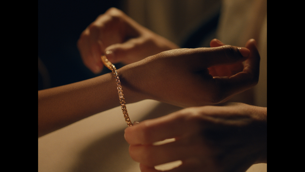 De Beers launches Desert diamonds beacon to consumers